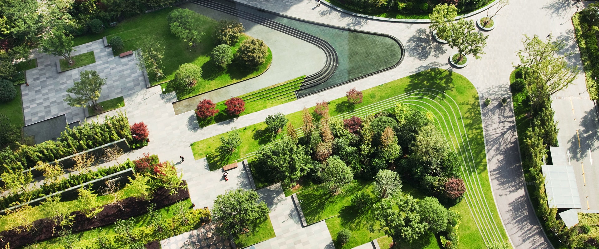What does an landscape architect do?